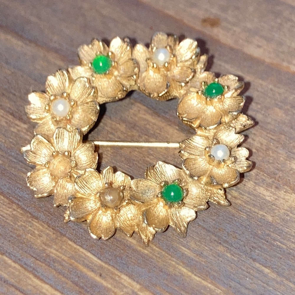 Ciner Vintage Circle Of Flowers Brooch Pin With Jade … - Gem